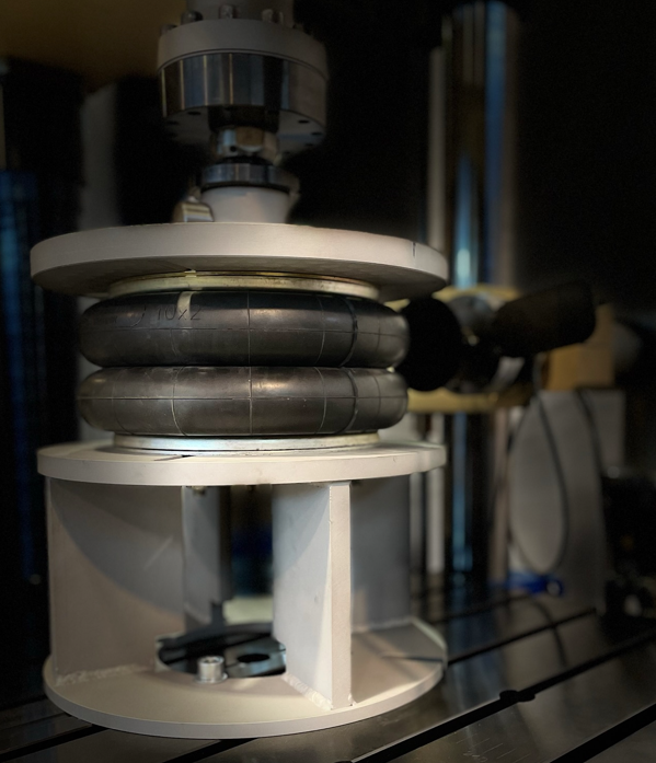 Testing machine for testing air suspension - Labortech s.r.o.